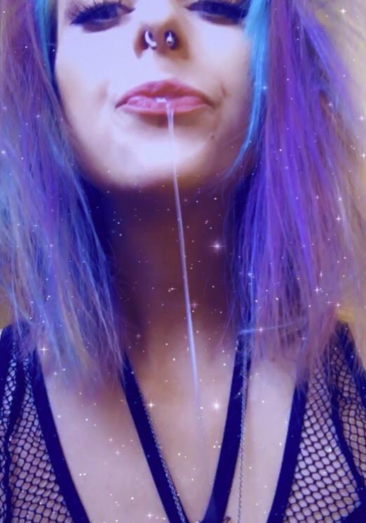 Hold still.. now open nice and wide! | Scrolller