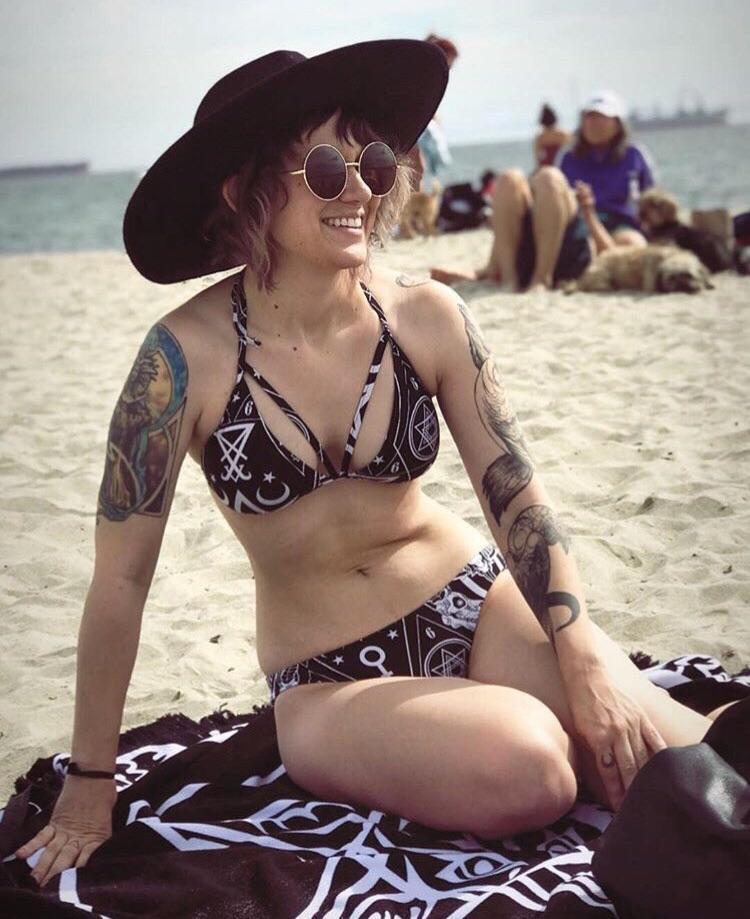 Holly Conrad aka Commander Holly | Scrolller