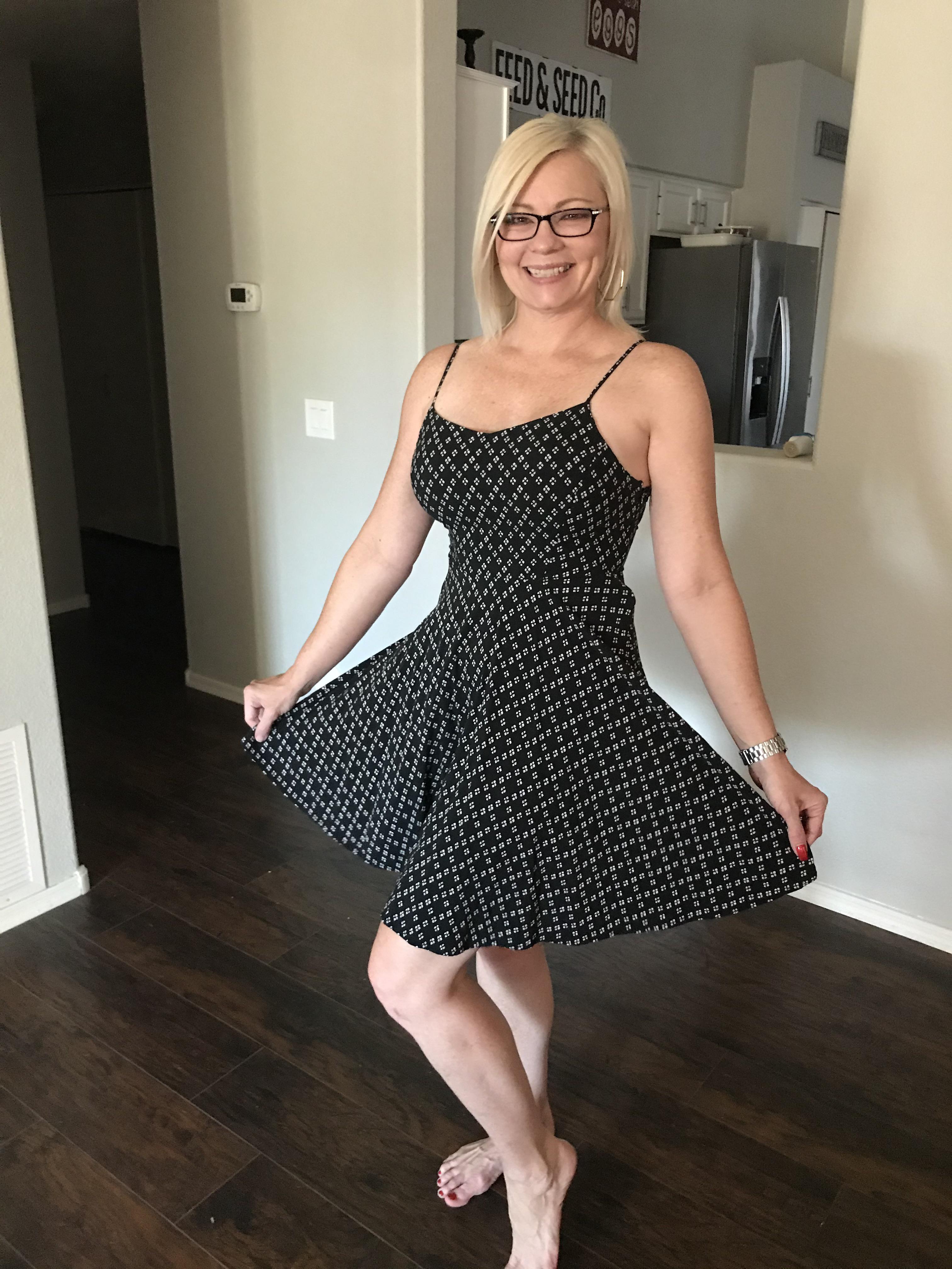 Holly Sampson | Scrolller