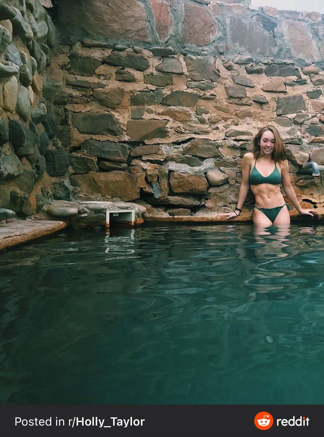 Holly Taylor | Scrolller