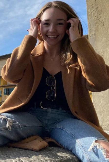 Holly Taylor | Scrolller