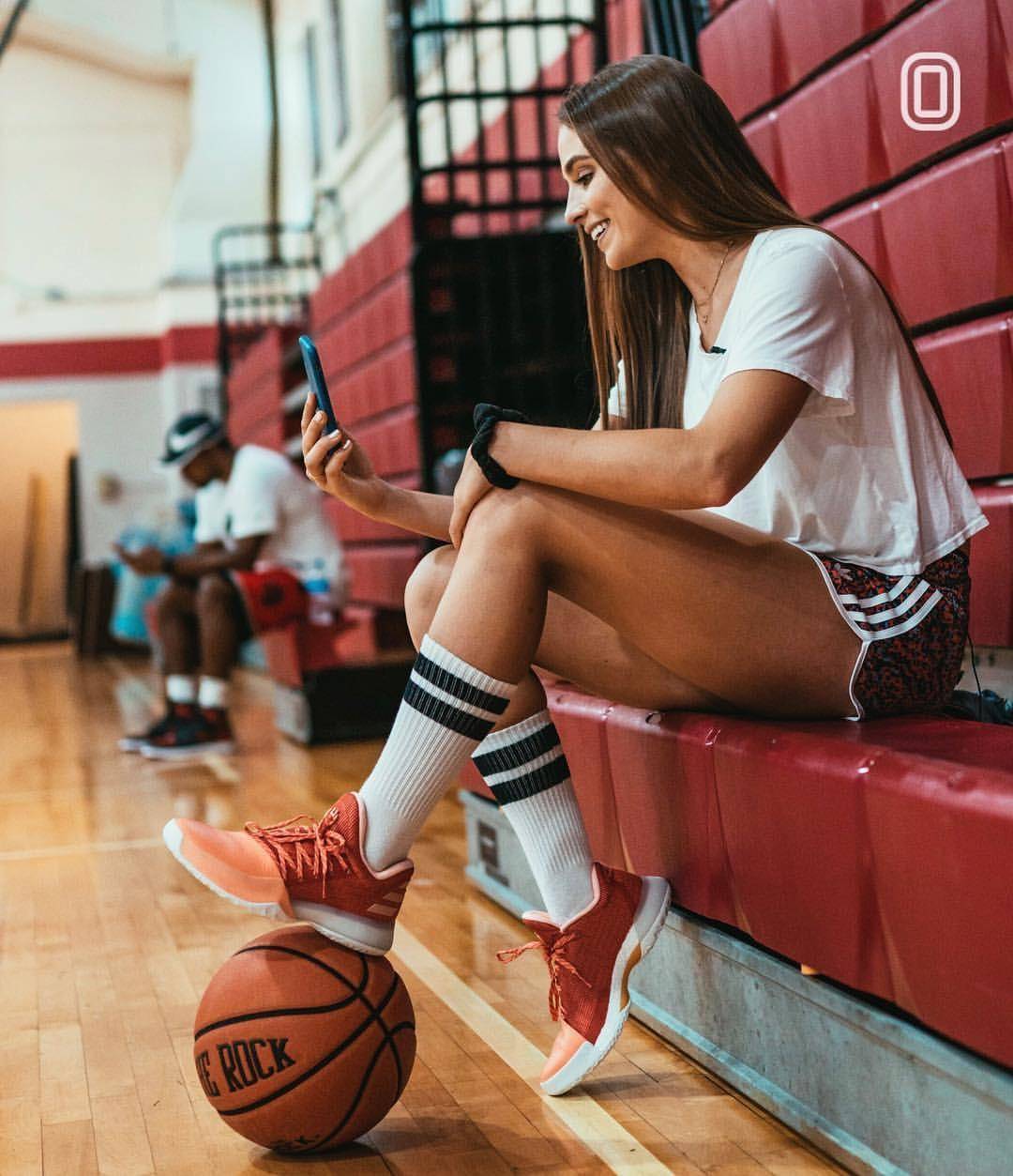 Holy legs | Scrolller