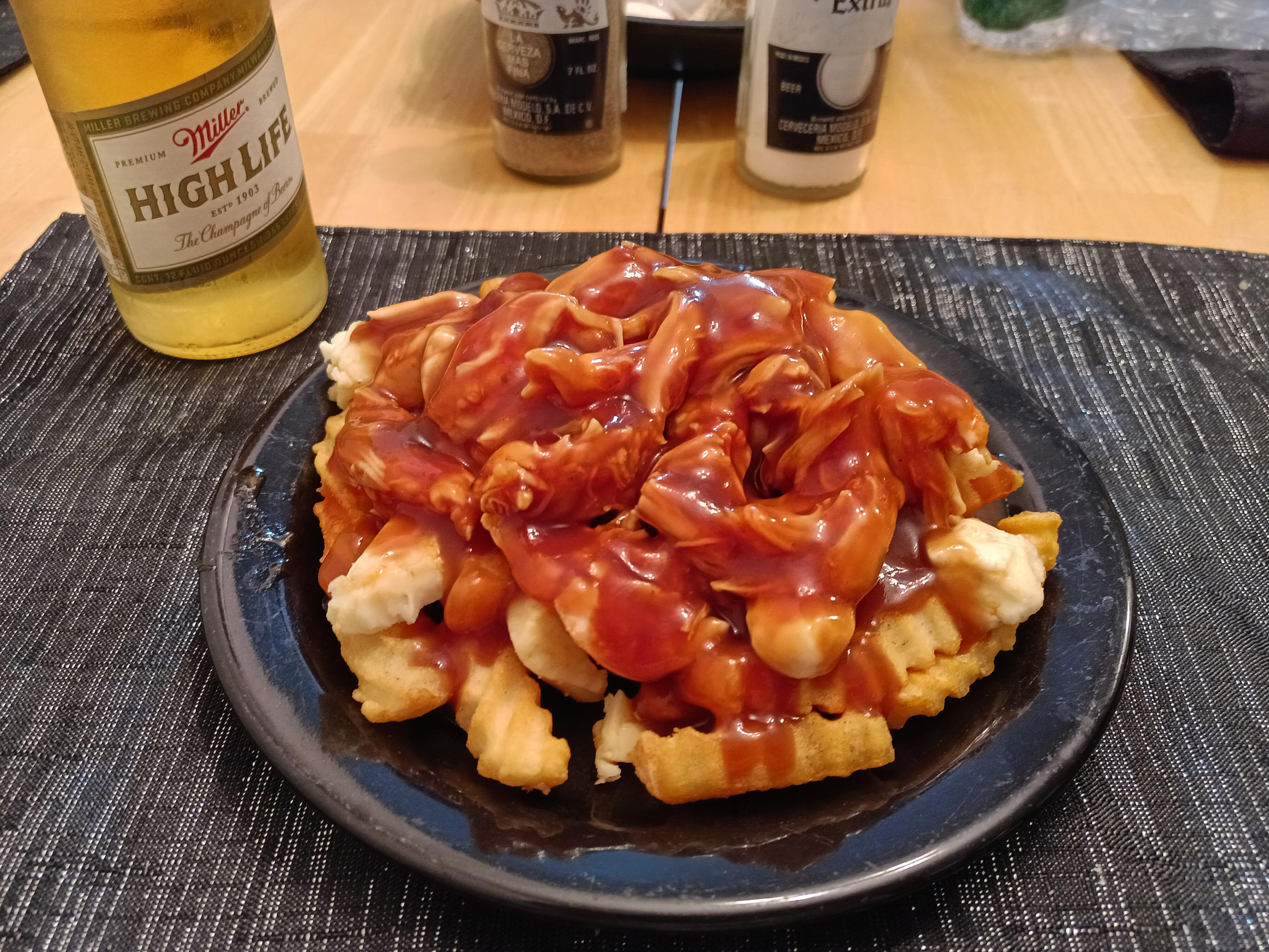 [Homemade] BBQ chicken Poutine with honey smoked cheese curds | Scrolller
