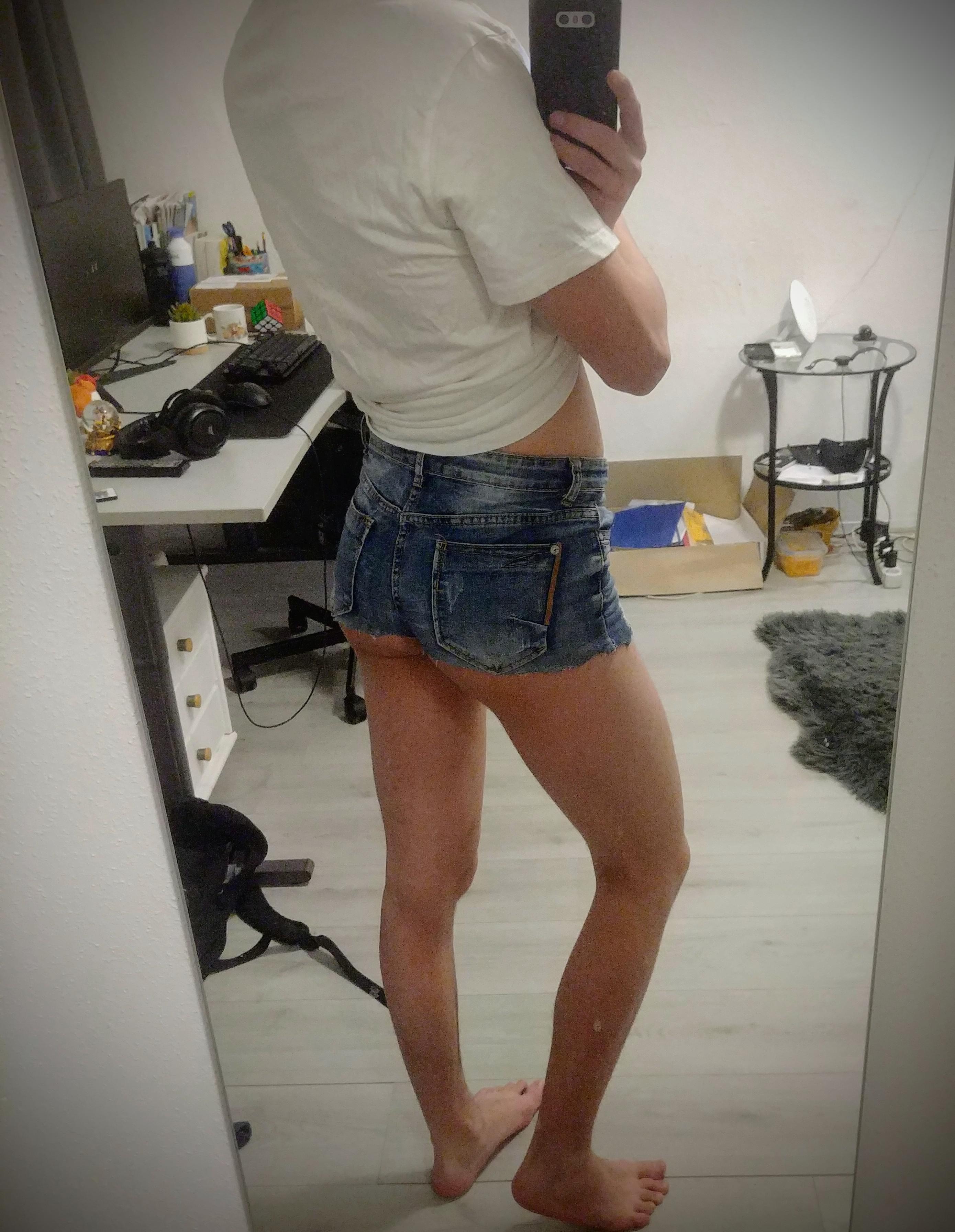 Homemade bootyshorts 🍑 | Scrolller