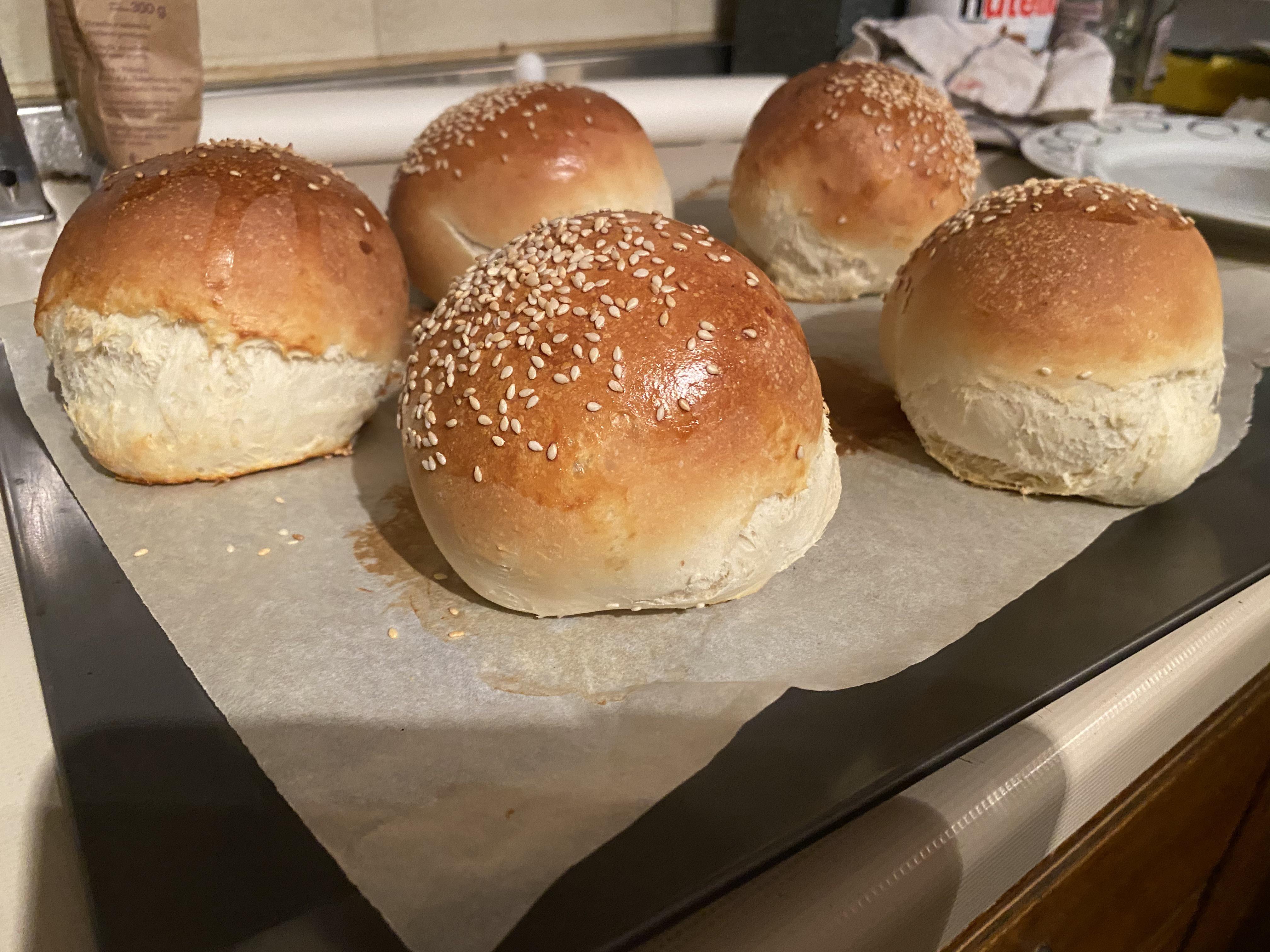 Homemade burger buns my bf made! Hot fresh out the oven, felt like heaven im my mouth | Scrolller