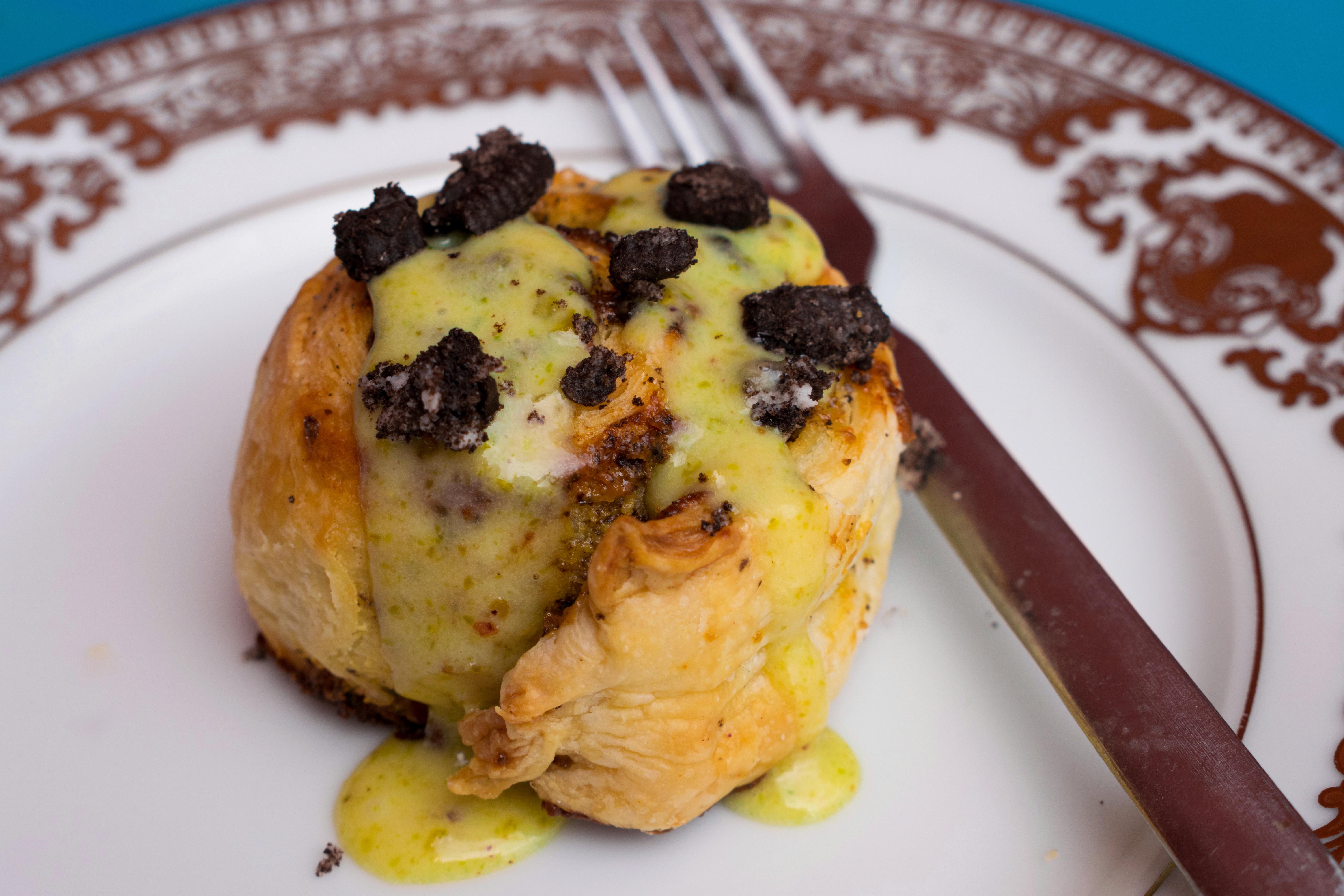 Homemade Pistachio Cream & Oreo Rolls | Scrolller