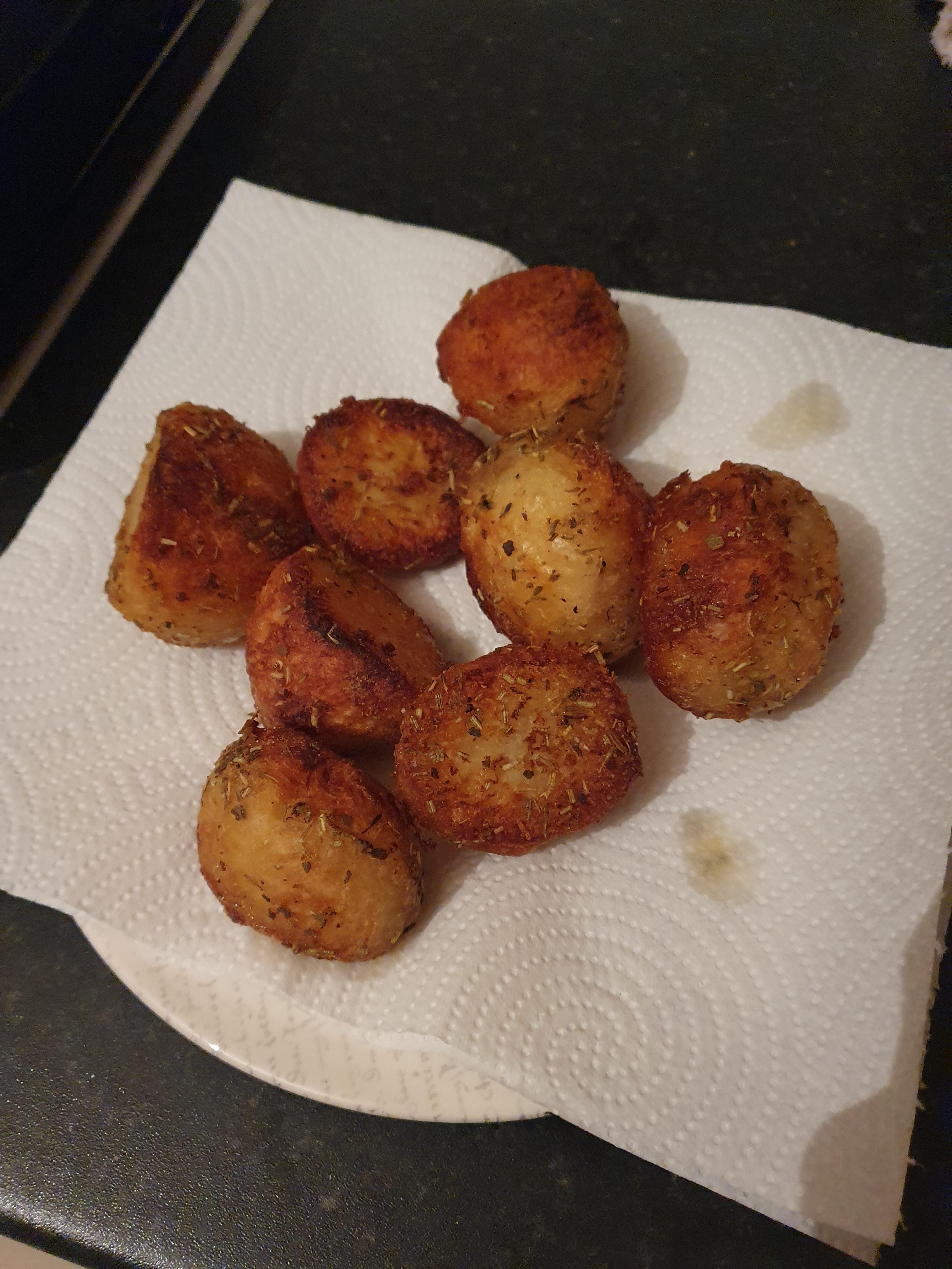 Homemade roast potatoes | Scrolller