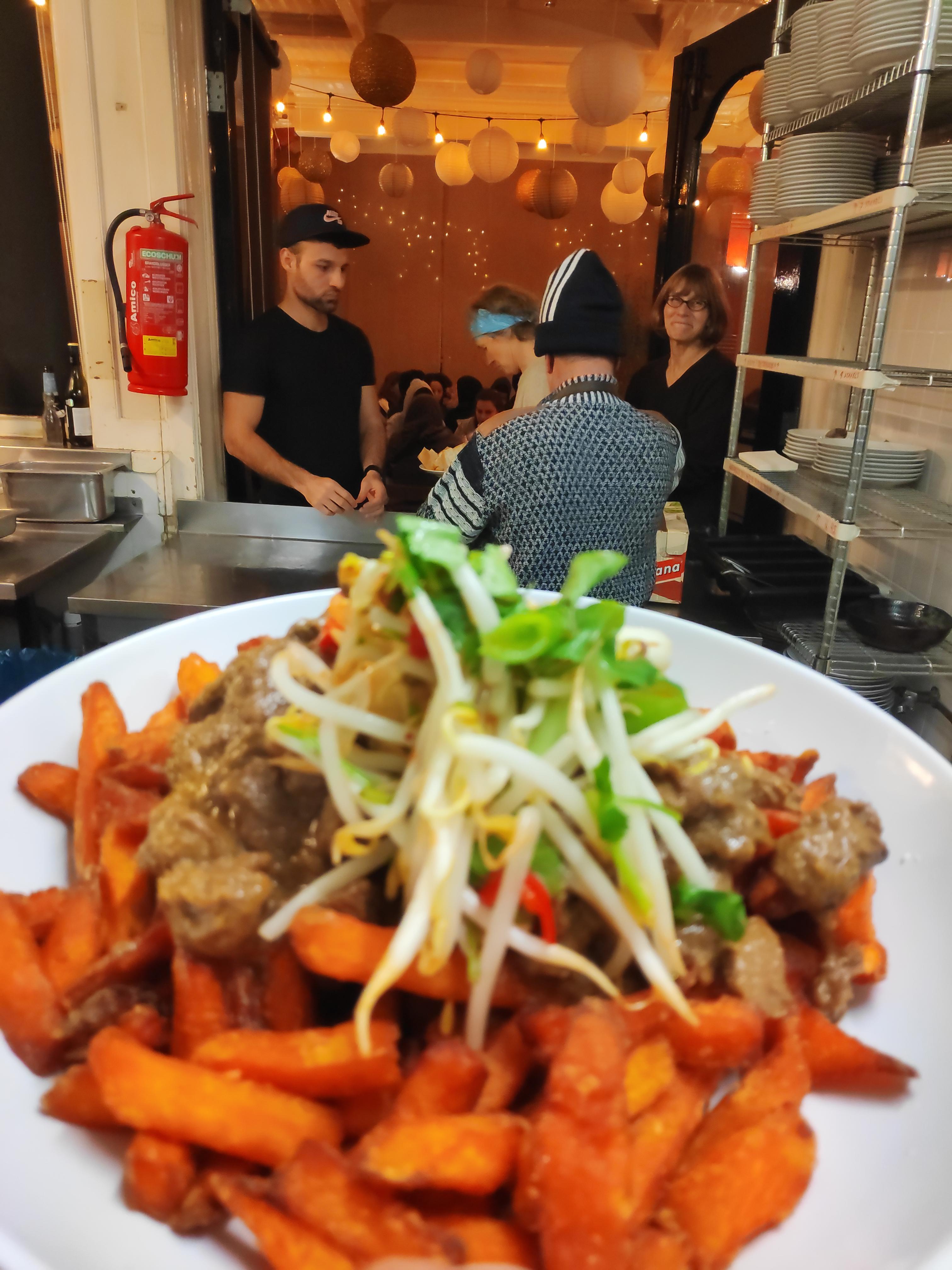 [homemade] Sweet potato fries with Rendang and Kaffirlime Mayonaise | Scrolller