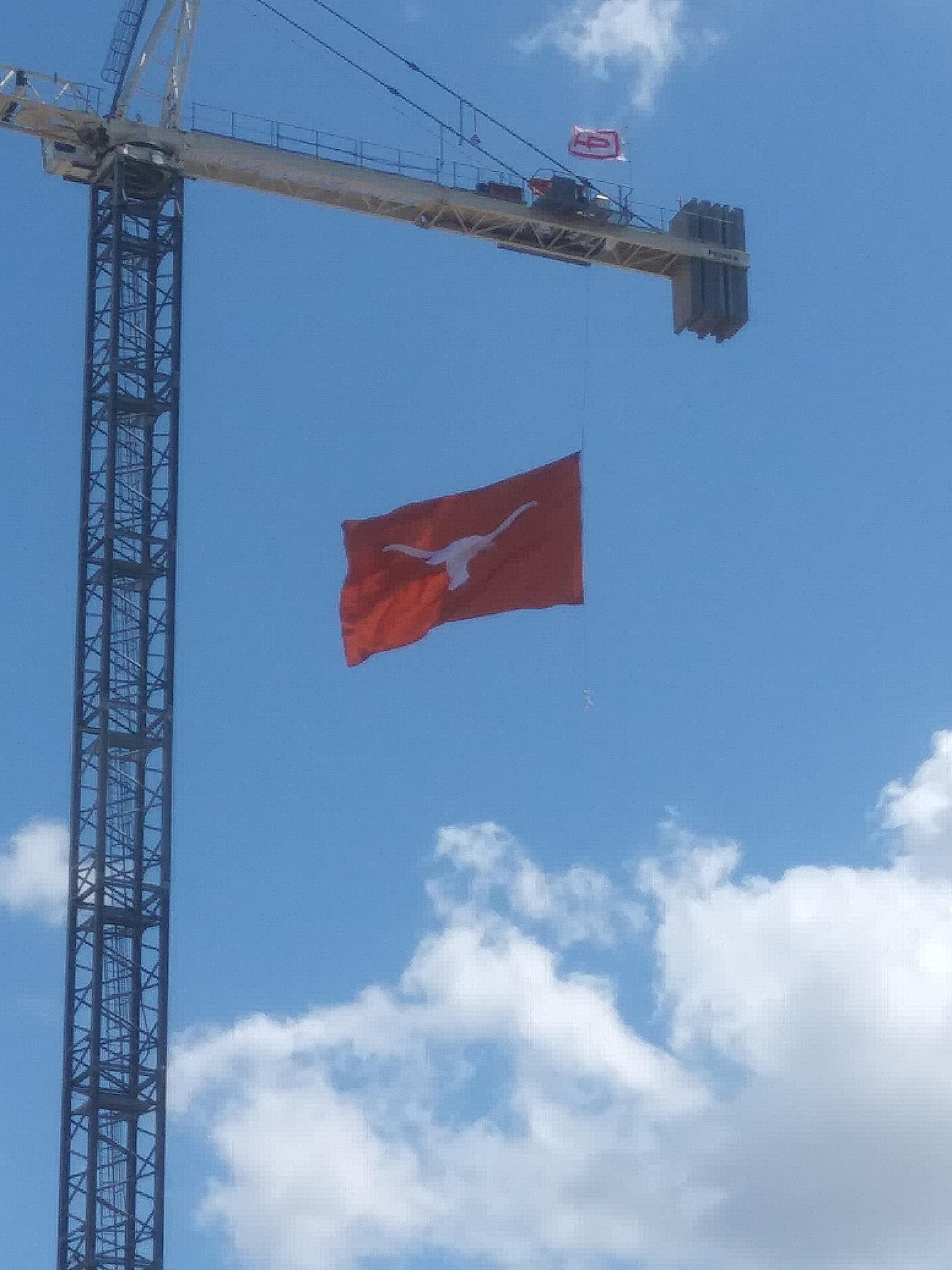 Hook 'em! | Scrolller