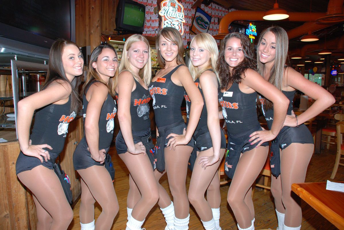Hooters Crew | Scrolller