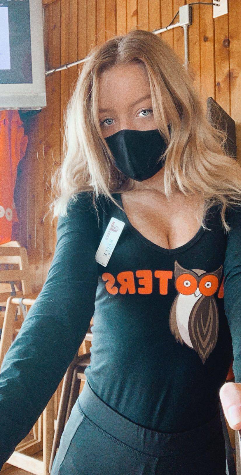 Hooters girl in MI!! check out my profile | Scrolller