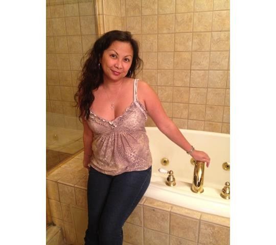 Hot Asian mom posing. | Scrolller