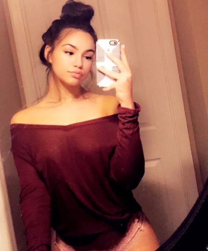 Hot college babe | Scrolller