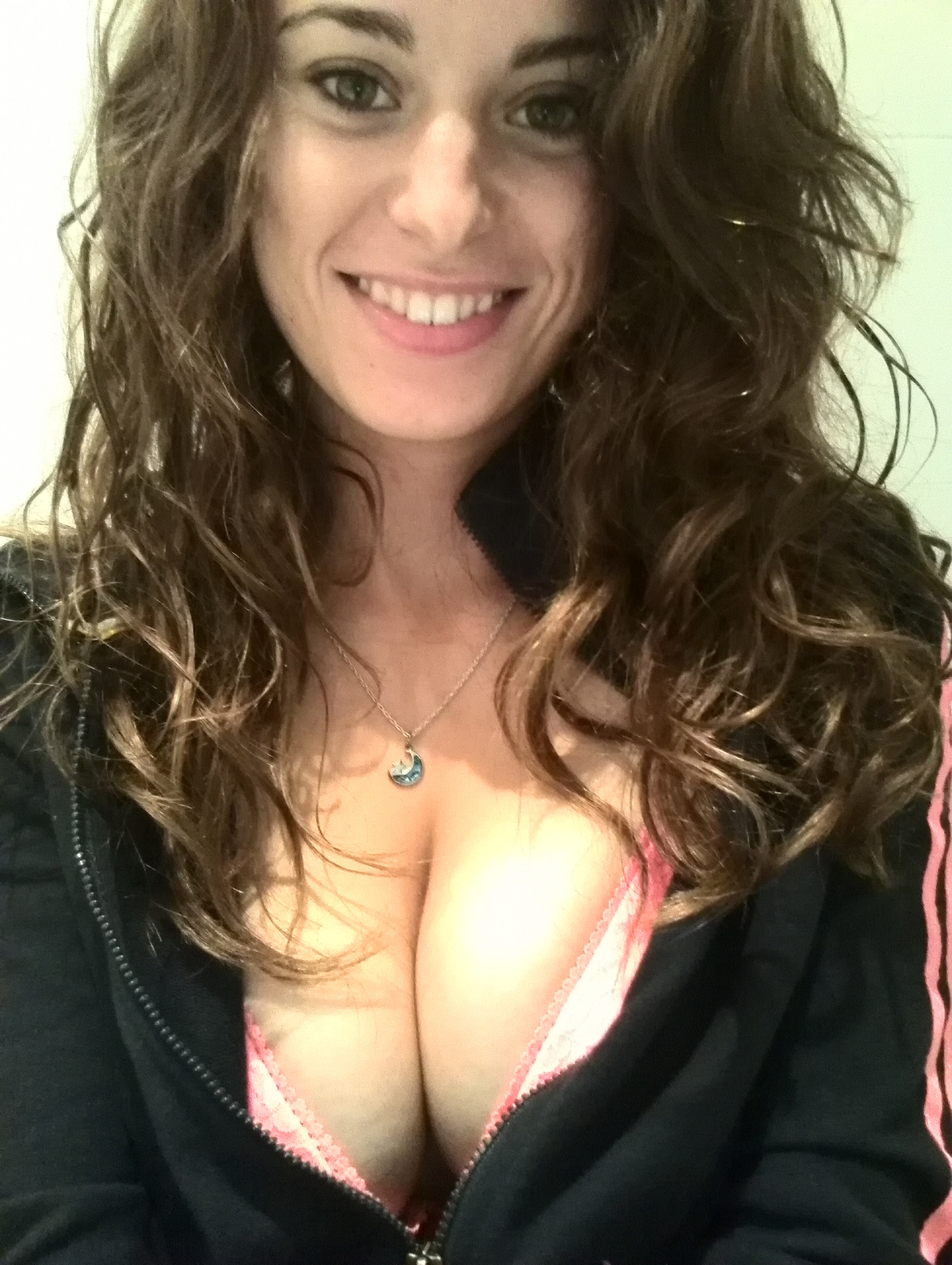 Hot Italian Babe - Lucy | Scrolller