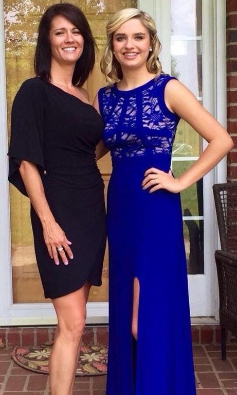 Hot Mom and Blue daughter | Scrolller