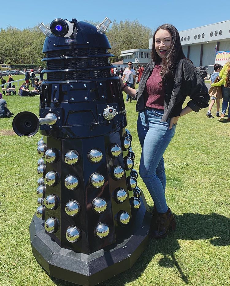 Hot Nerd Girl | Scrolller