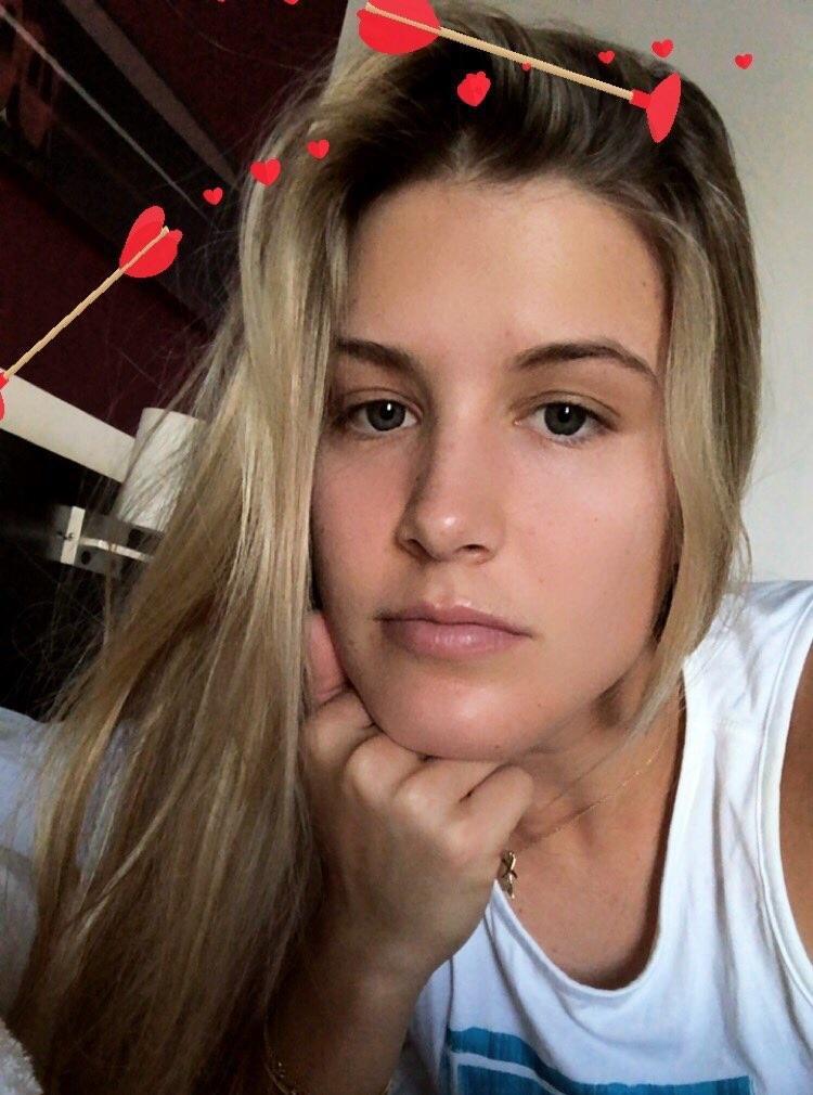 Hotel selfie | Scrolller