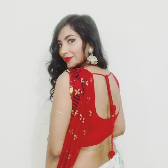 Hottie in saree | Scrolller