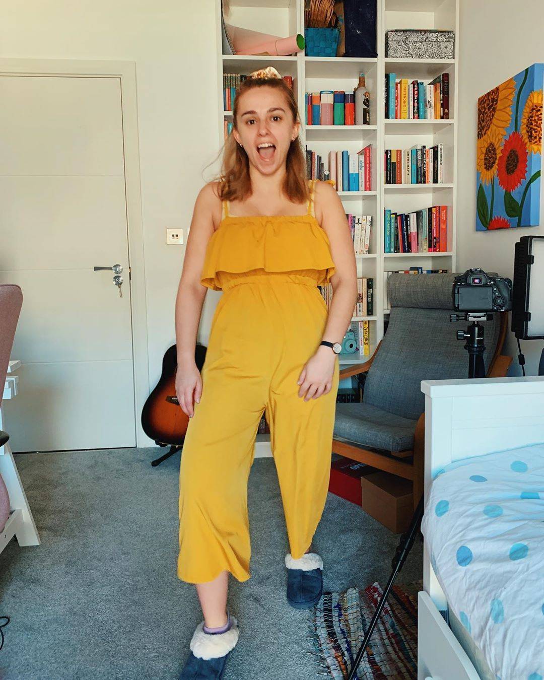 Hottie in yellow | Scrolller