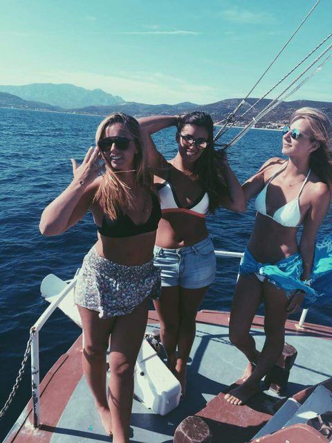 Hotties On Vacay | Scrolller