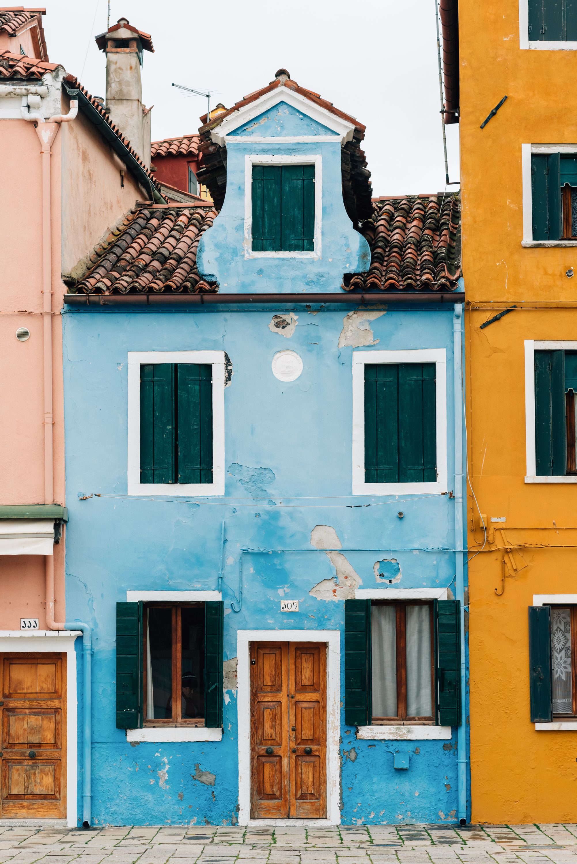 House on the island of Burano, Venice, Italy [OC] | Scrolller