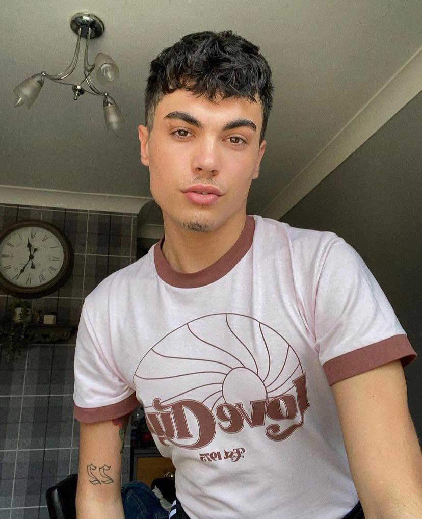 How do I look? | Scrolller