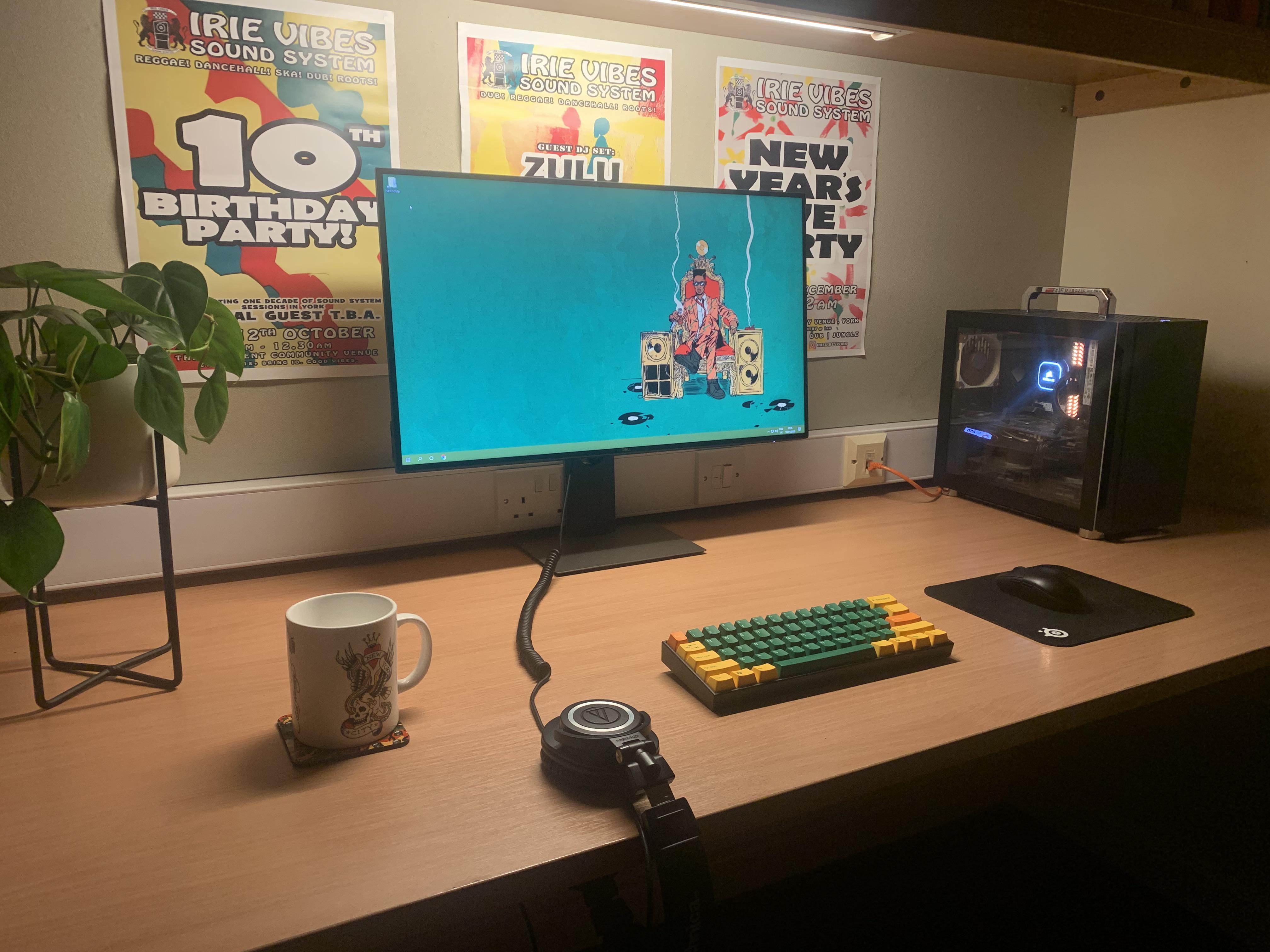 How my uni setup is staying until I can afford more | Scrolller