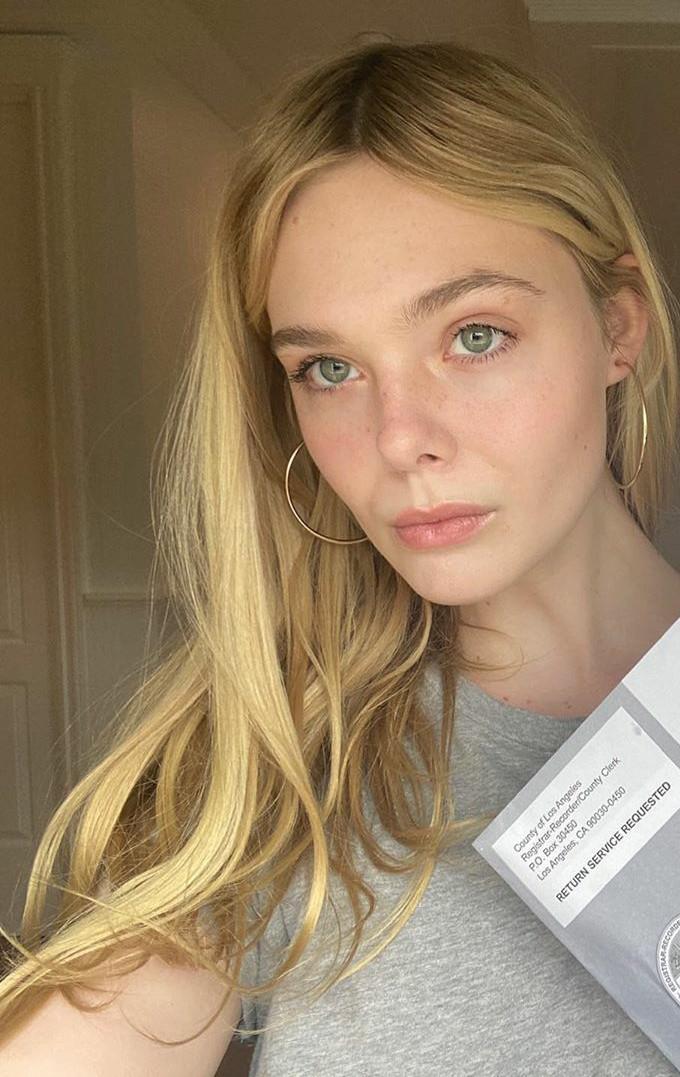 How roughly would you use Elle Fanning's mouth as a fleshlight? | Scrolller