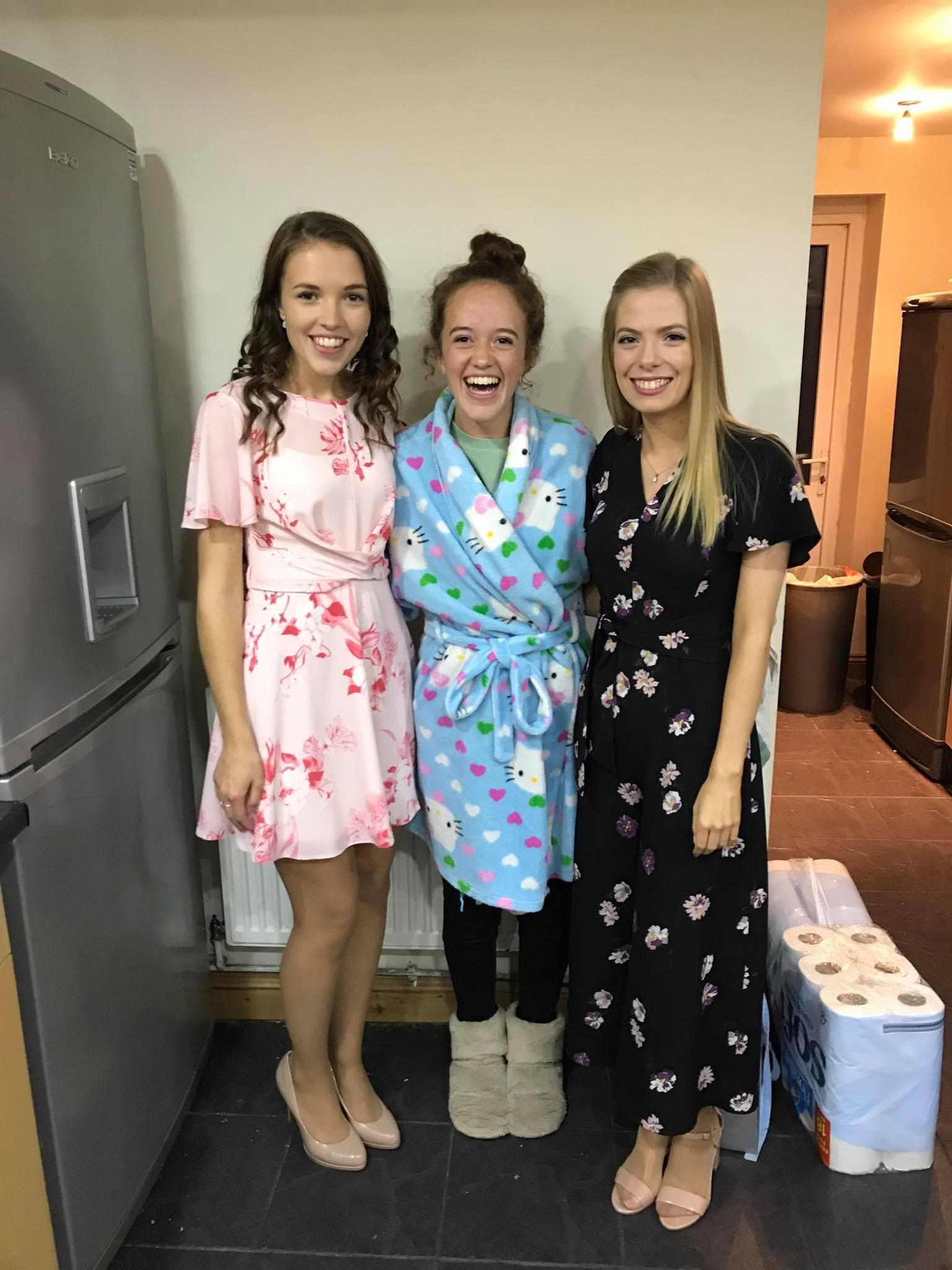 How to choose between these friends from Cardiff uni... | Scrolller