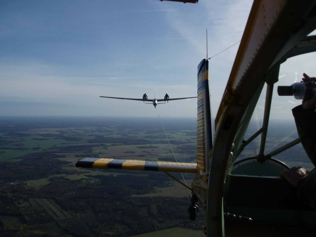 How to fit 3-4 people in a glider.. | Scrolller