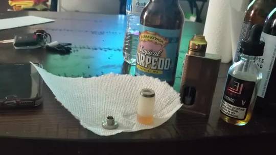 How to properly use a dropper bottle. | Scrolller