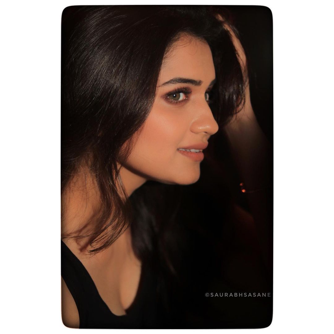 Hruta Durgule shown her Cleavage for first time | Scrolller