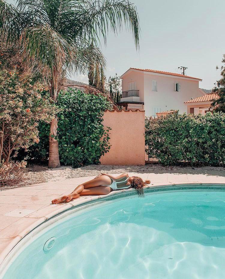 Humiliate me by the pool 💦 | Scrolller