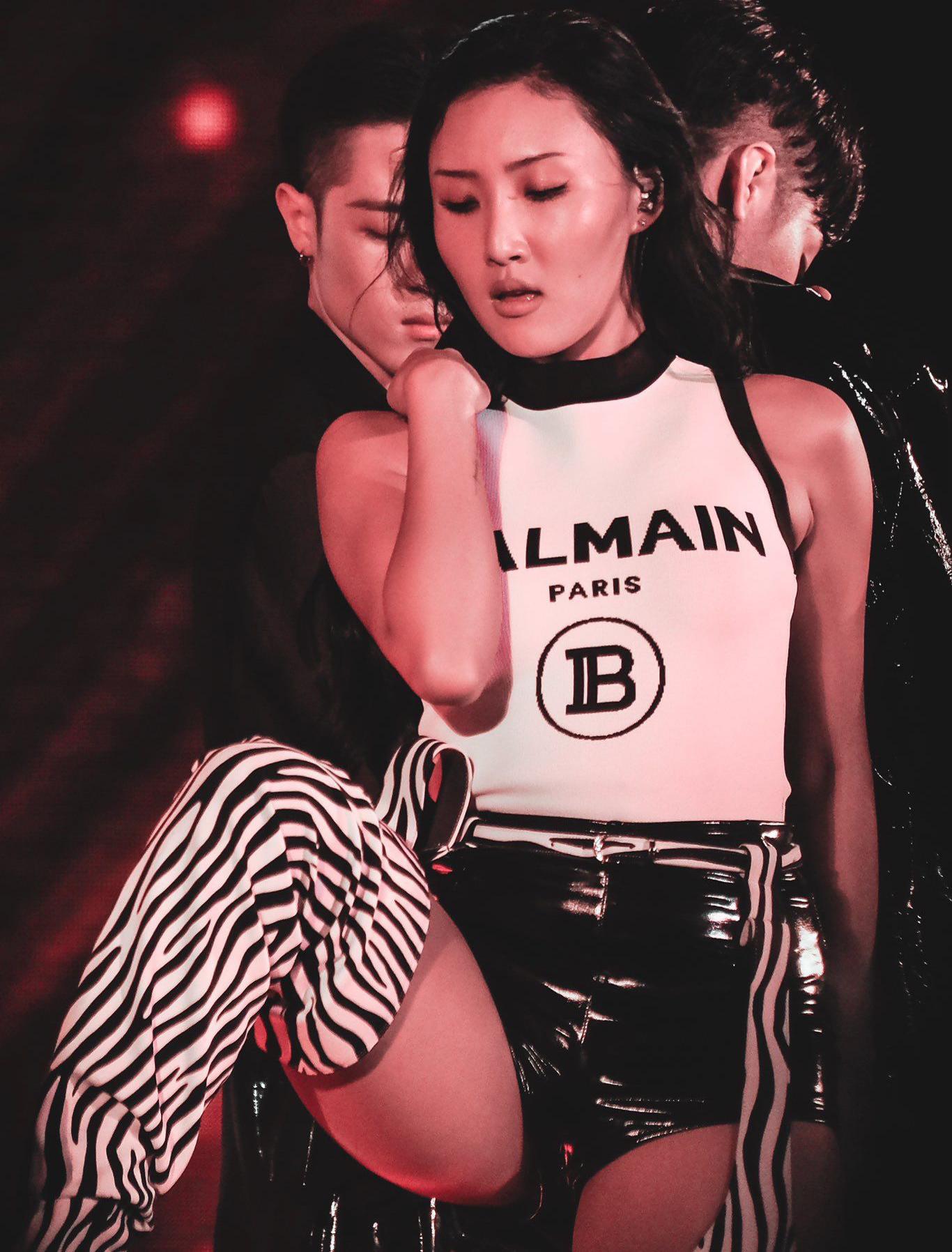 HWASA 🖤 | Scrolller