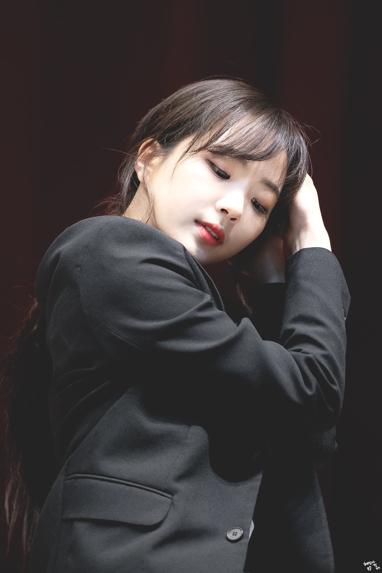 Hyeseong looking perfect in a suit~ | Scrolller