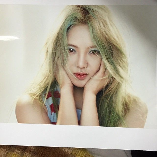 Hyoyeon shows off her new green-ish hair | Scrolller