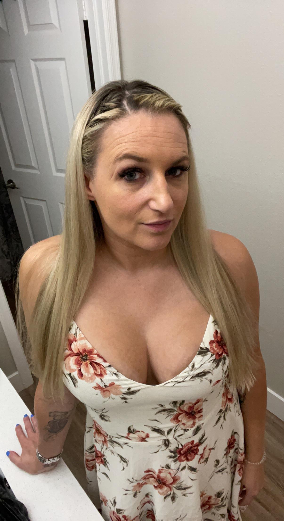 I absolutely love this dress. It showcases my 36 DD’s beautifully. | Scrolller