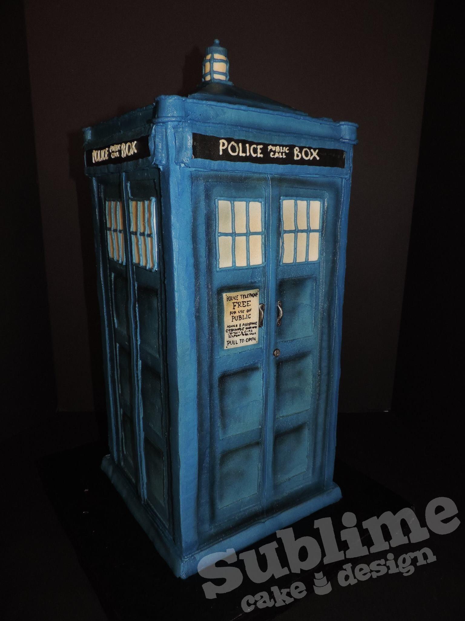 I also made a fondant-free Tardis cake ;) | Scrolller