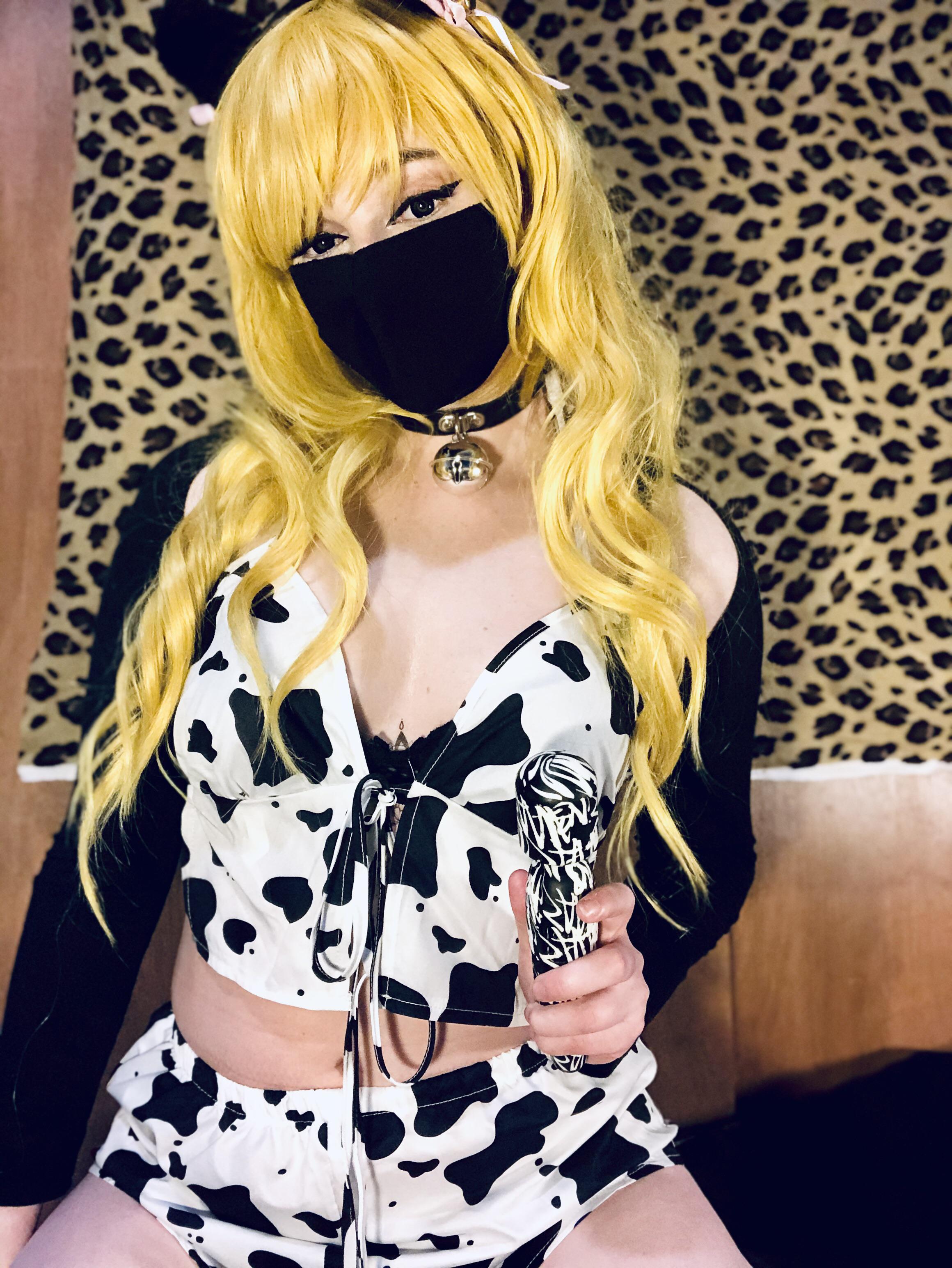 Wanna breed this lil calf? | Scrolller