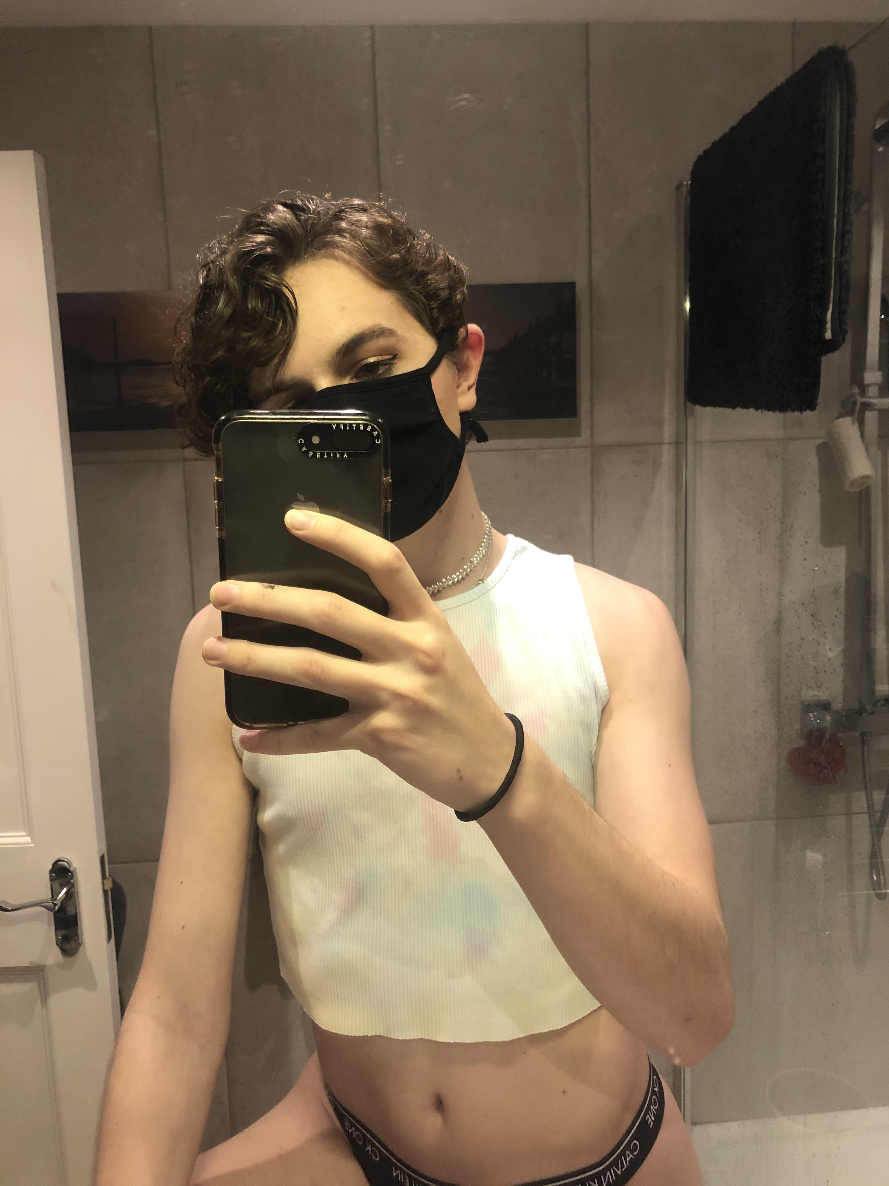 I am almost uncomfortable with how nearly sfw this photo is...🤭 | Scrolller