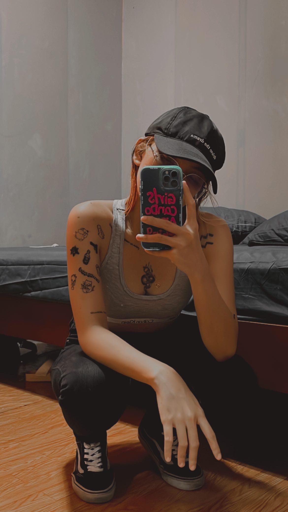 I am the girl your mother warned you about | Scrolller