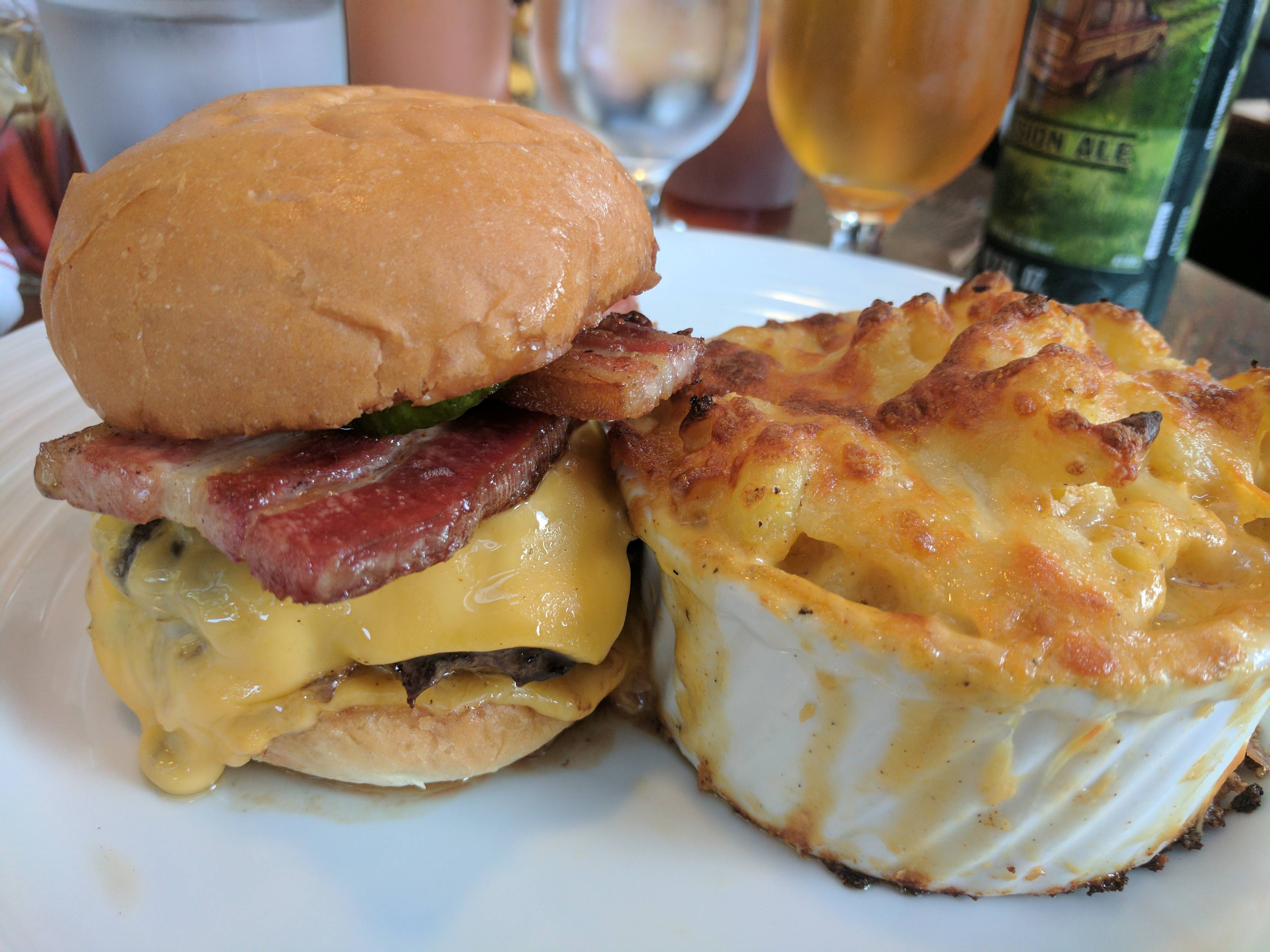 [I ate] Bacon cheeseburger with Mac n cheese | Scrolller