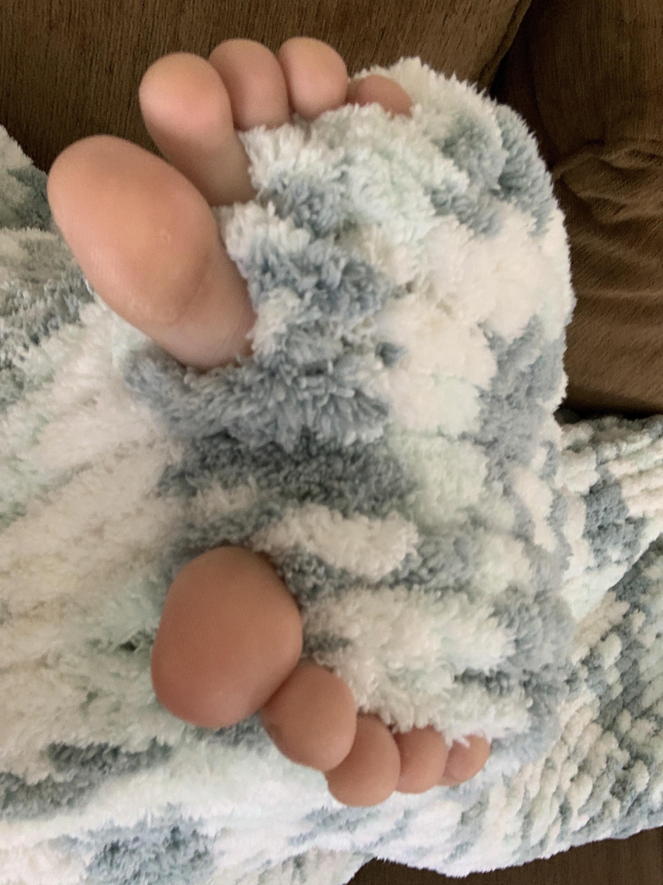 i call this the TOE BLANKET 😈 | Scrolller