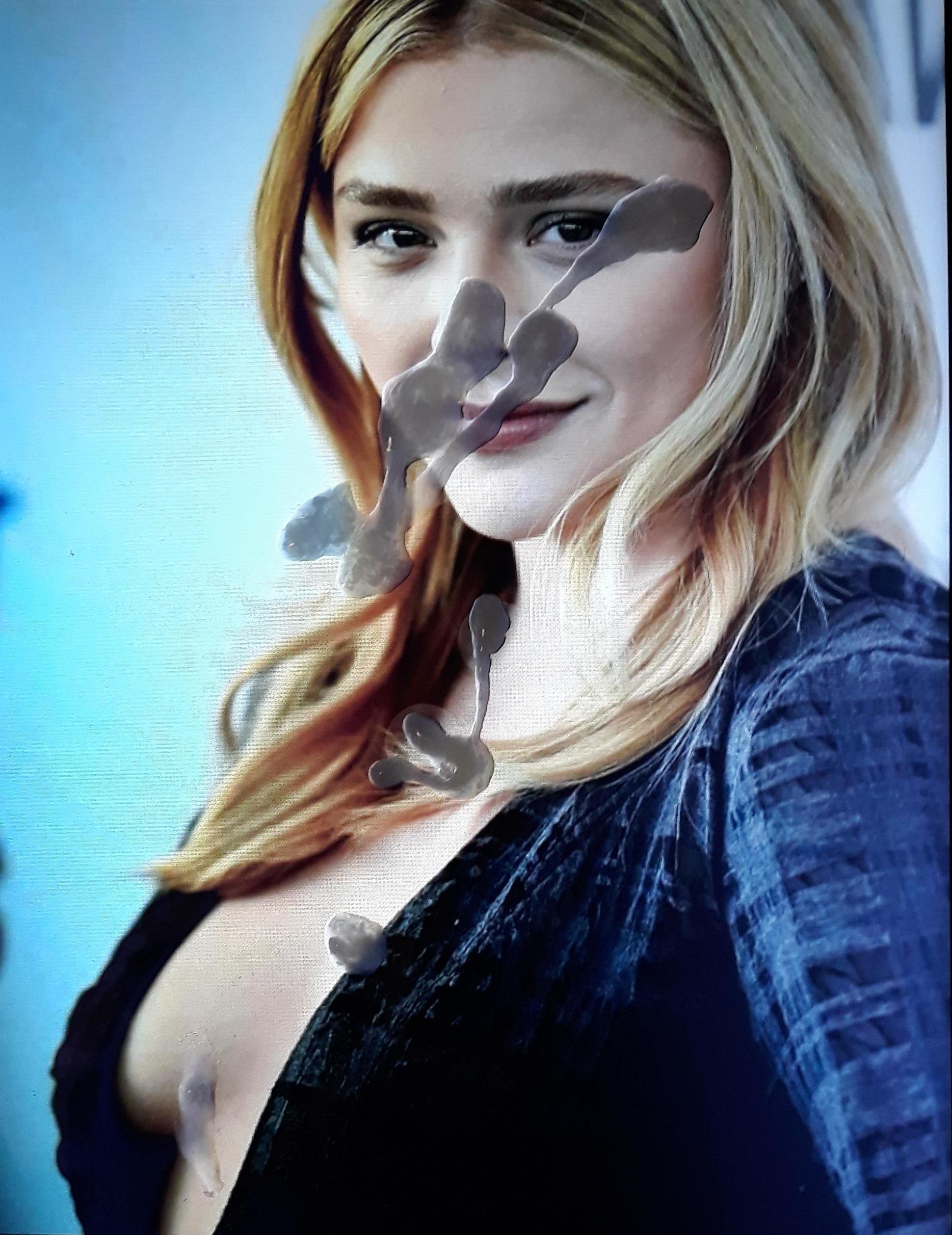 Warm load for Chloe Moretz | Scrolller