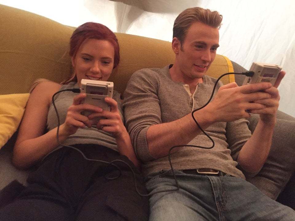 PsBattle: Scarlett Johansson and Chris Evans gaming together | Scrolller