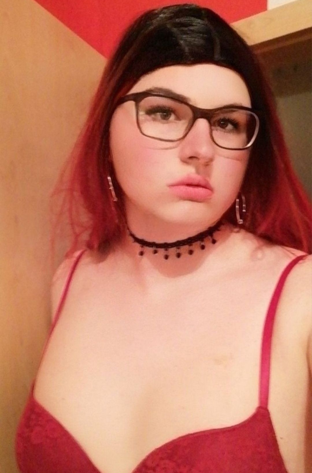 Lady in red | Scrolller