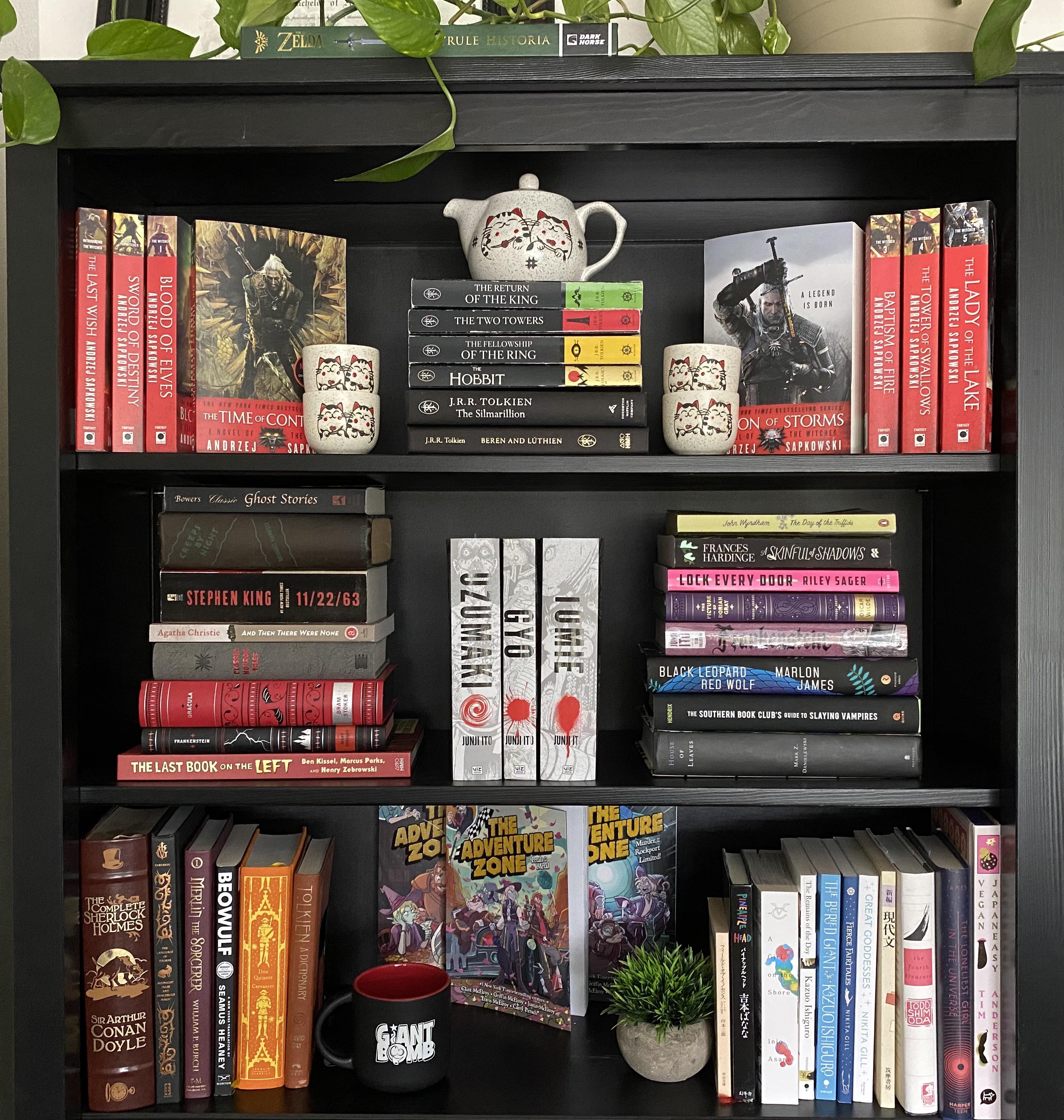 I finally got around to setting up and decorating my bookshelf! | Scrolller