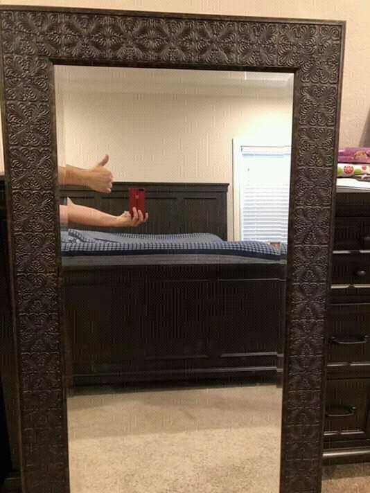 I give this mirror one thumbs up | Scrolller