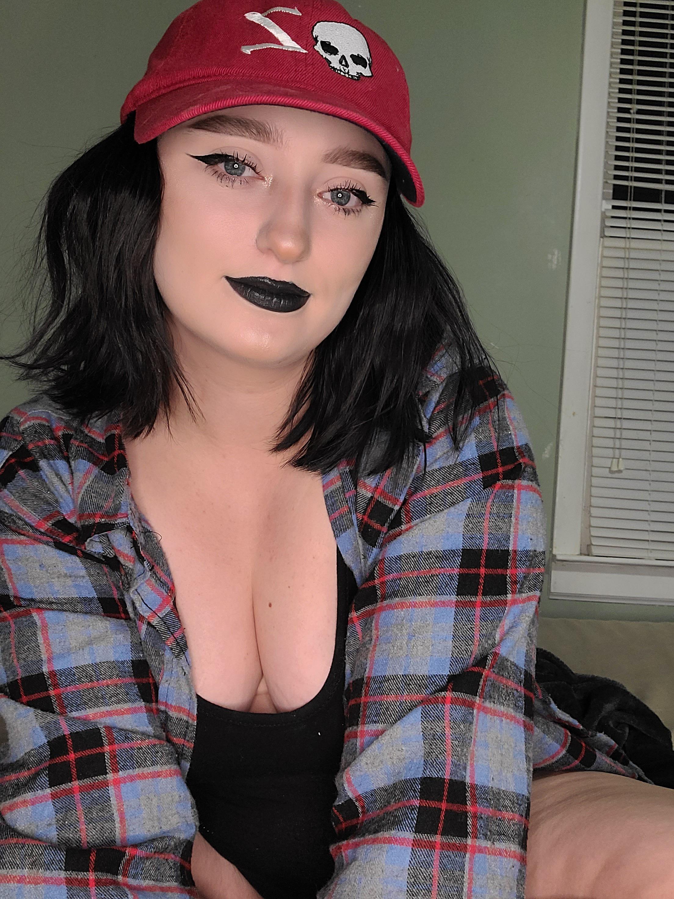 I got a cute new hat | Scrolller