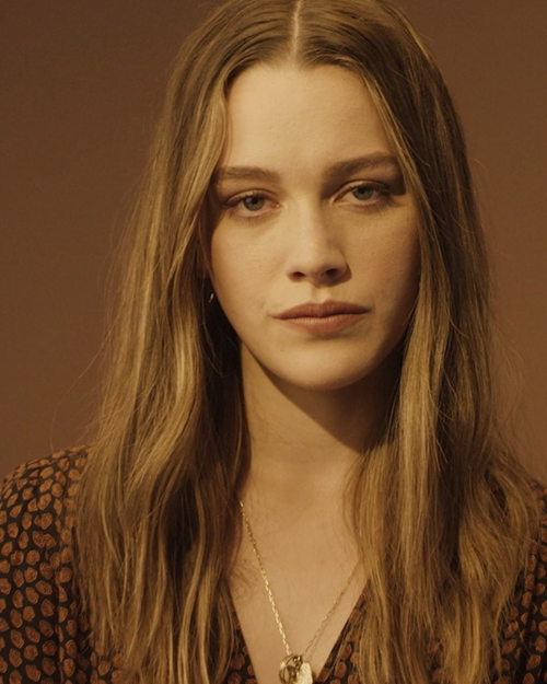 I hope we get to hear from Love's POV in S3 | Scrolller